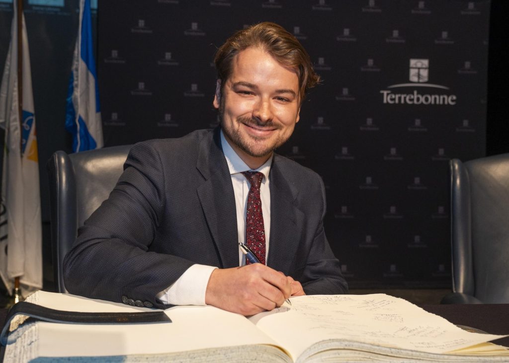 Les élus du nouveau conseil municipal sont assermentés - Ville de ...